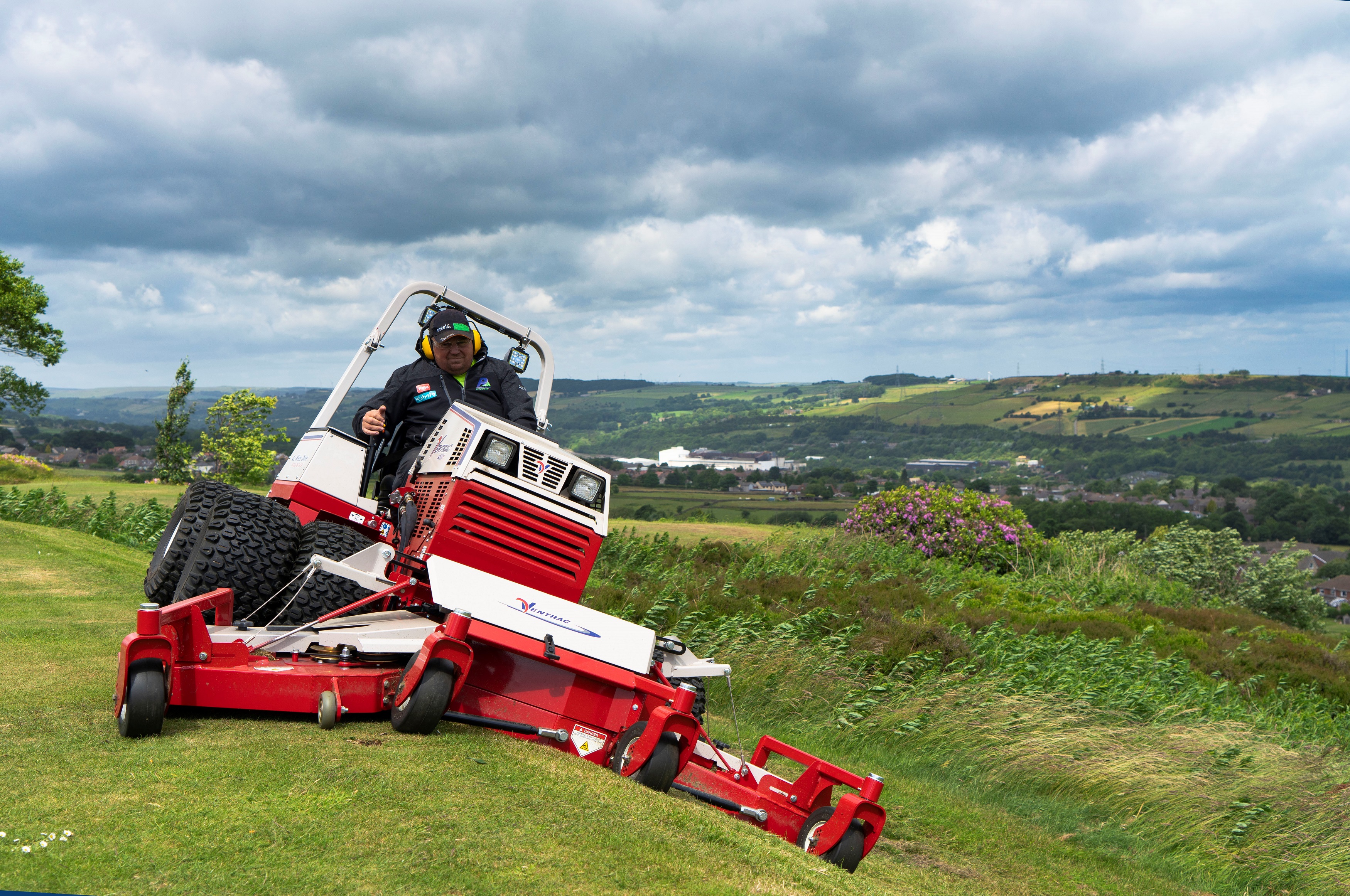 24-27 price turfcare Contour deck 2974 | GreenKeeping Magazine
