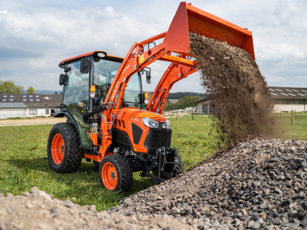 Kubota launches new multifunctional LX compact tractor range ...