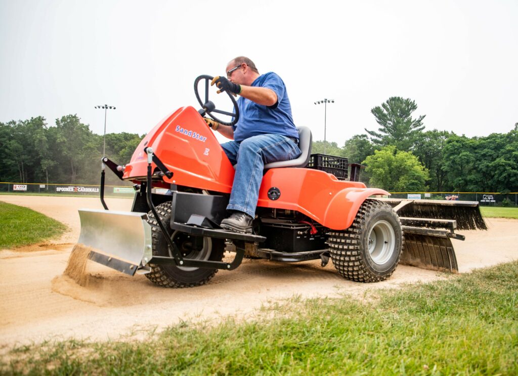 Profile: The electric bunker rake from Smithco | GreenKeeping Magazine