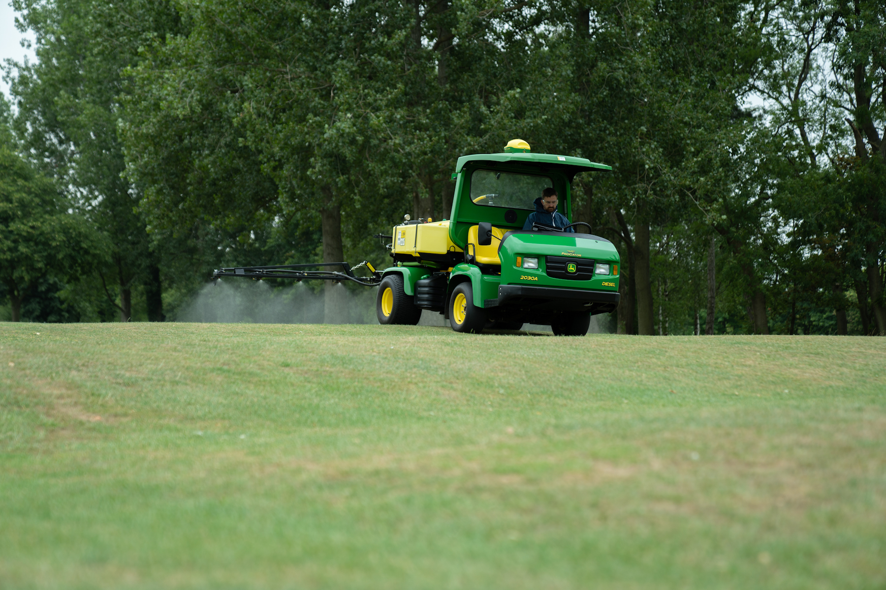 Steve Hardy spraying a fairway at TLGC with the John Deere HD200 ...