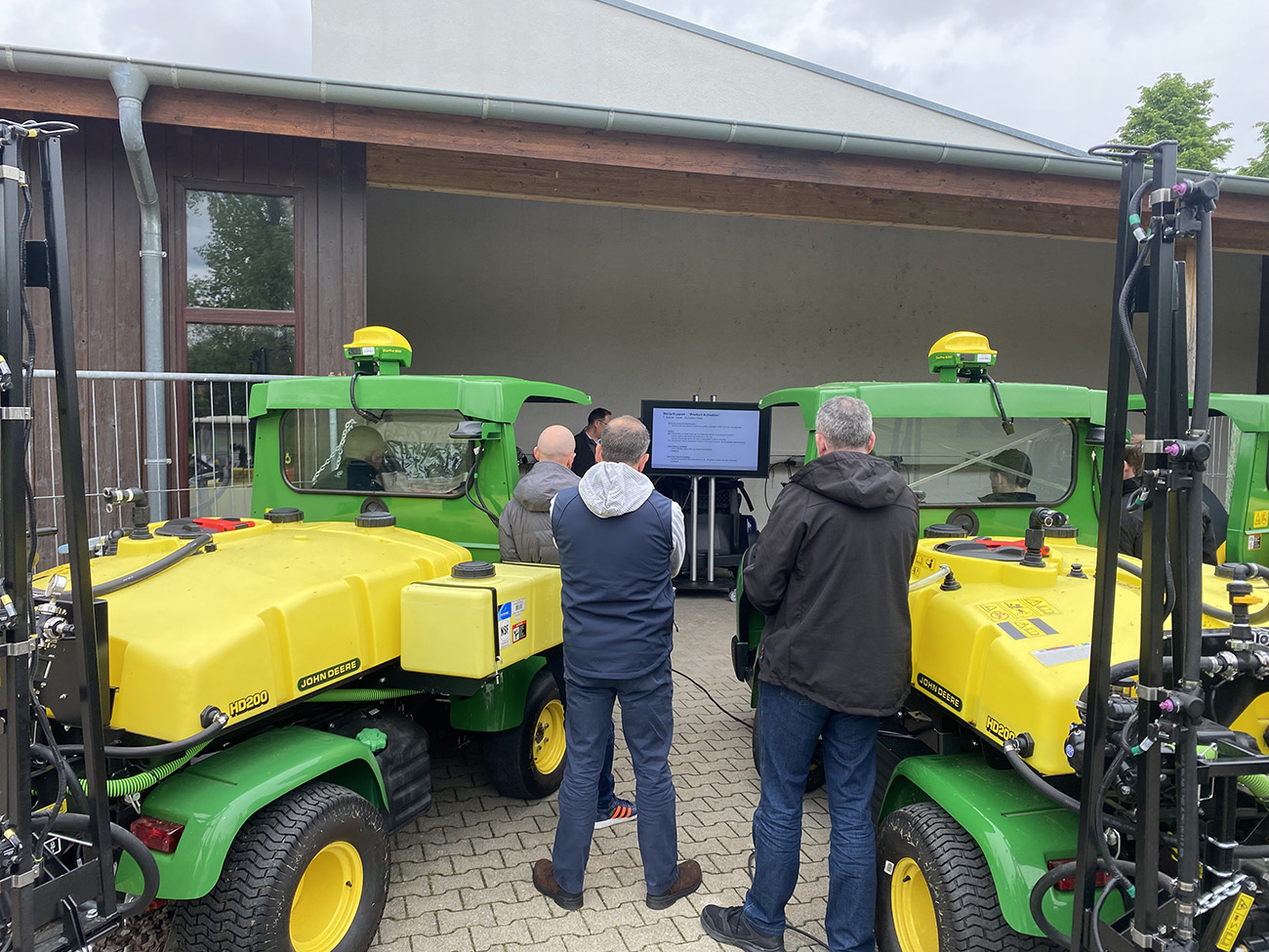 John Deere dealers given advanced training | GreenKeeping Magazine
