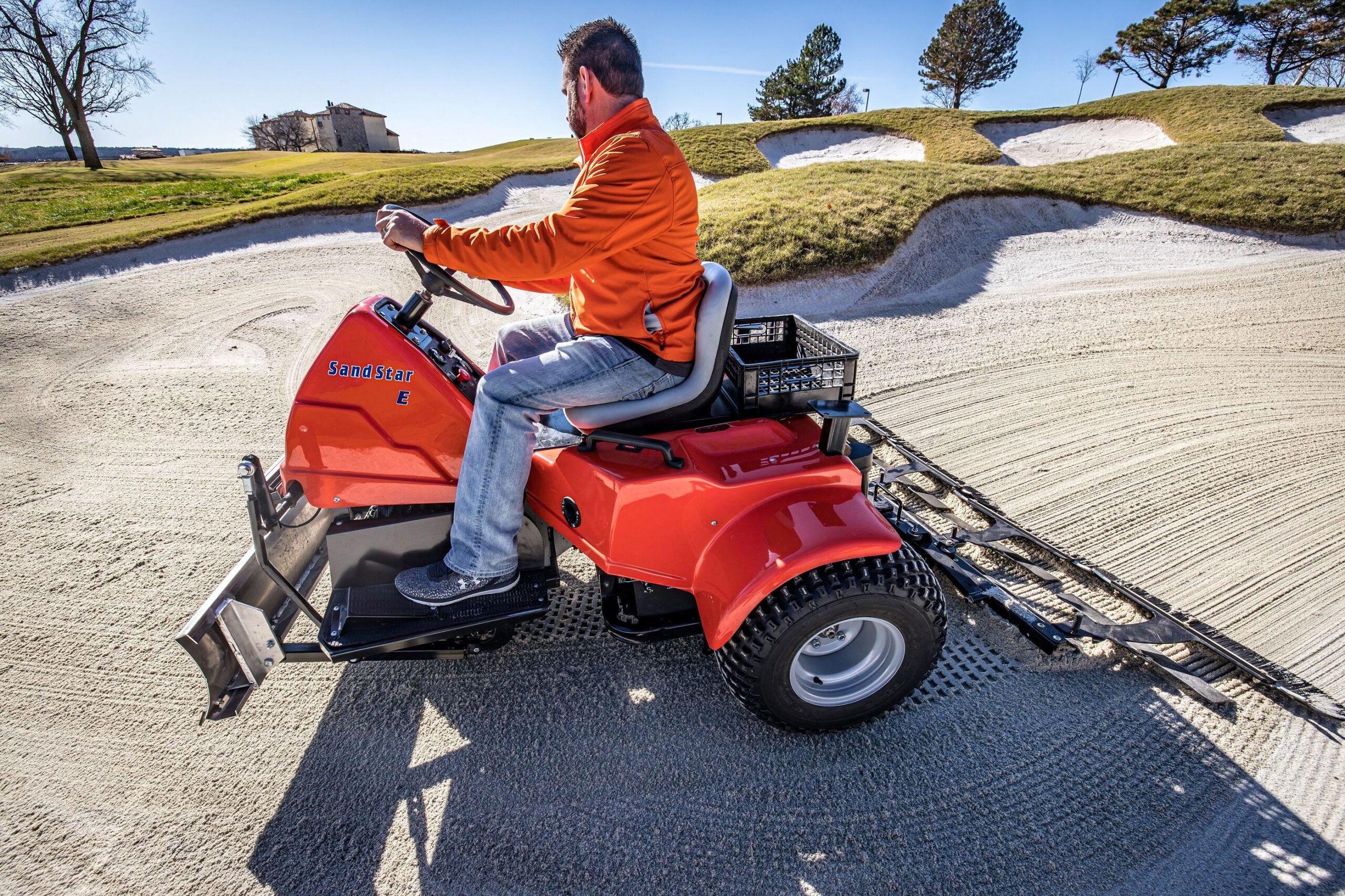 Smithco bunker rakes deliver impeccably groomed sand | GreenKeeping ...